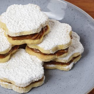 Alfajores: Delicious Peruvian Cookie with Manjar Blanco - Eat Peru
