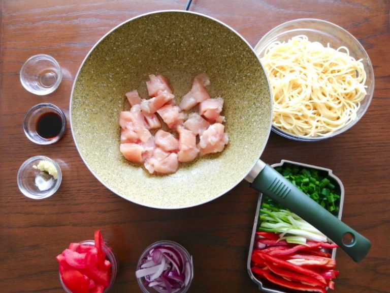 Tallarin Saltado Recipe - Peruvian Stir-Fried Noodles - Eat Peru